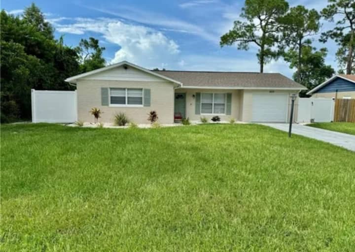 The Relax Spot - Sebring, FL