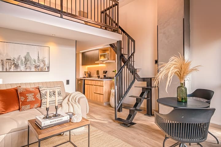 C201 | Stylish Duplex In Granada • Fast Wifi 500mb - Cali