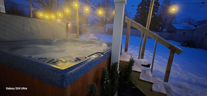 Cozy Bourbon Trail Retreat * Hot Tub & Holiday* - Kentucky