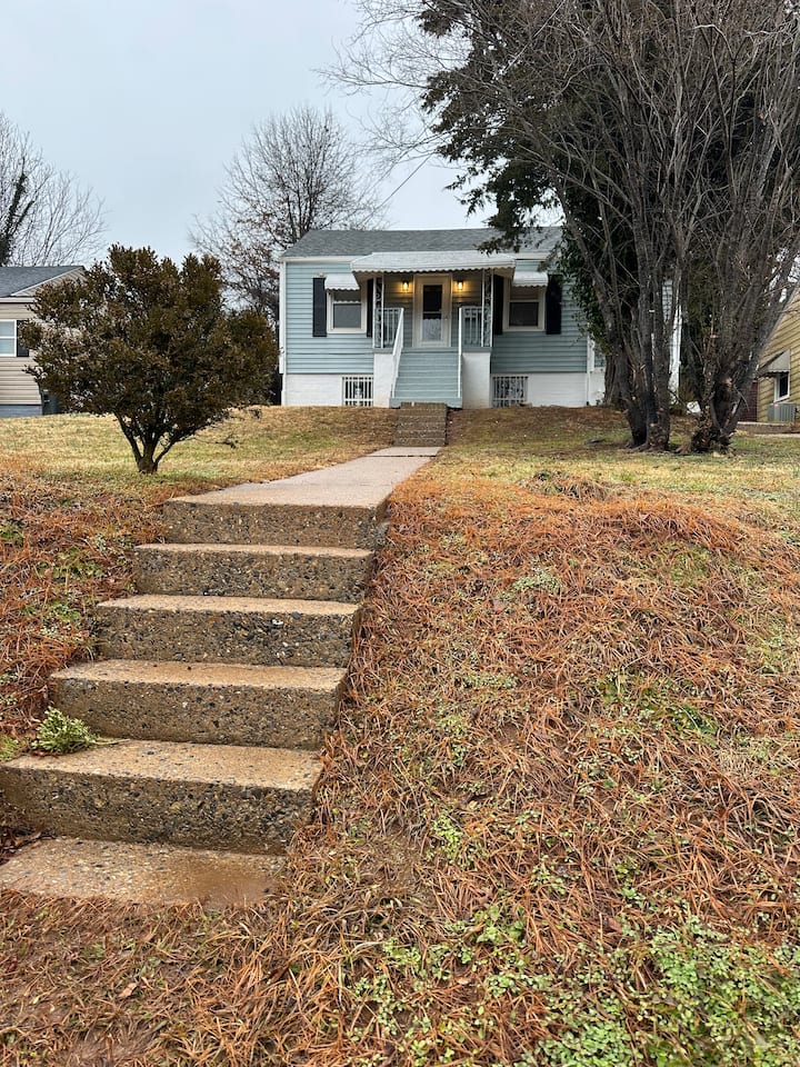 Cozy 2 Bedroom Close To Downtown - Lynchburg, VA