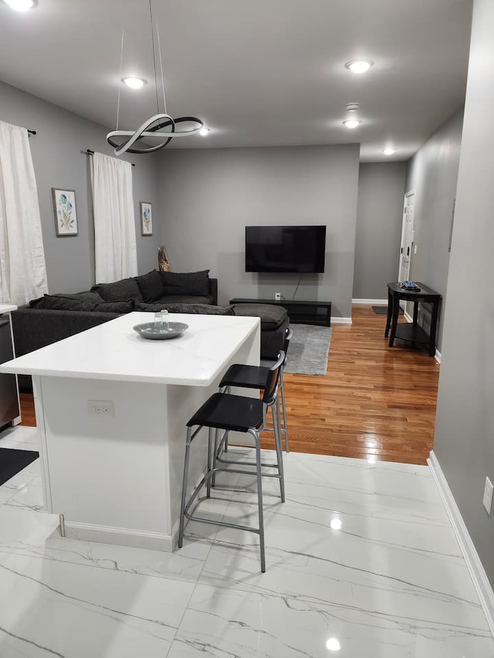 Cozy 2br Retreat | Free Parking • Minutes To Ewr - Livingston, NJ