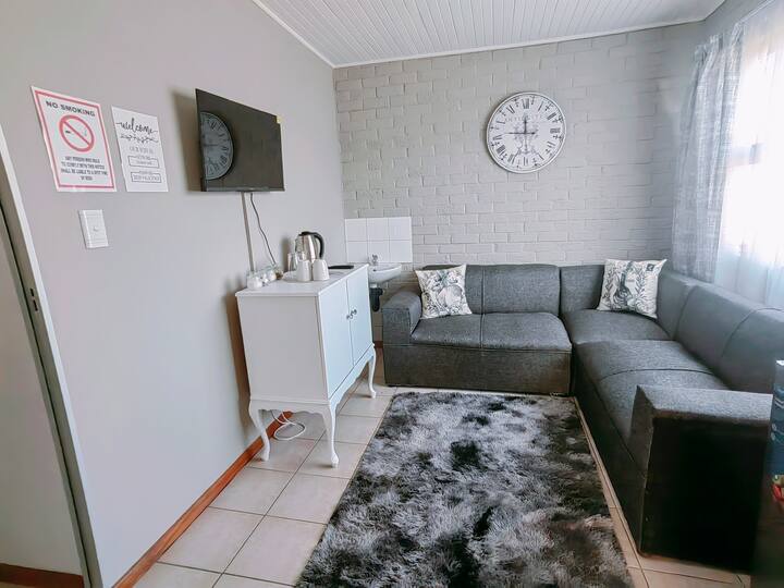 Zhantique Guest House 2- Unit 8 - Boksburg