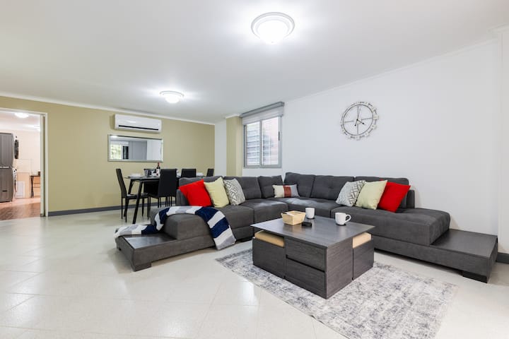 Large Spacious Apt! Poblado! Lleras! Ac, Gym, Safe - Medellín