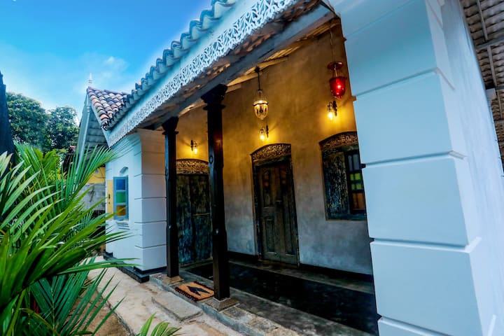 Villa 1925
(Anciant House In Unawatuna) - Sri Lanka