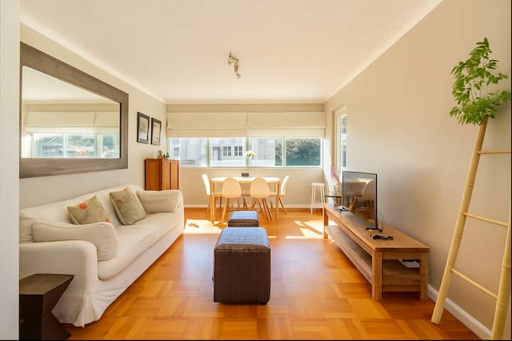Sea Point Cape Town • Modern 2br Retreat Balcony - Western Cape