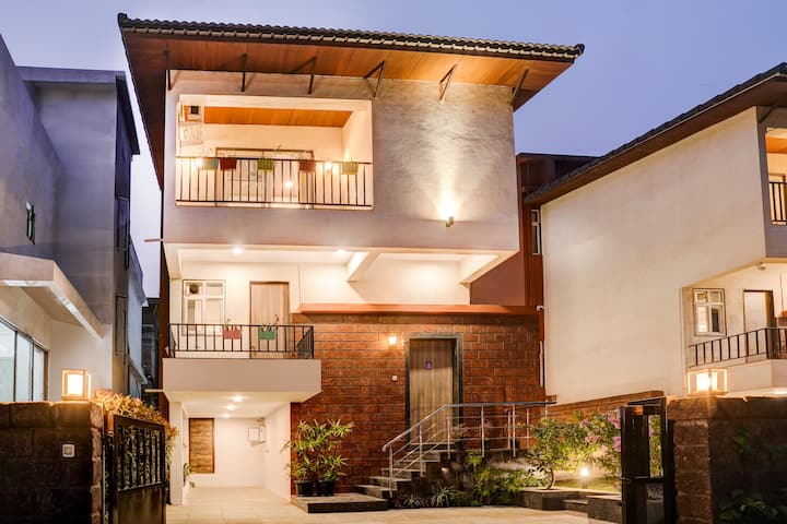 Lush Living: 2-bhk Villa W/ Pool & Garden - Lonavala