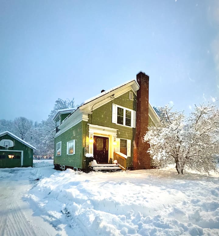 Village Home - Mountain View - 4 Mins To Okemo - Ludlow, VT