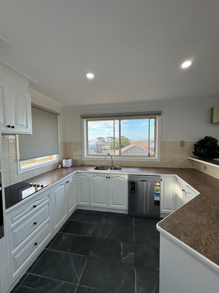 San Remo Waterview Beach House. - San Remo