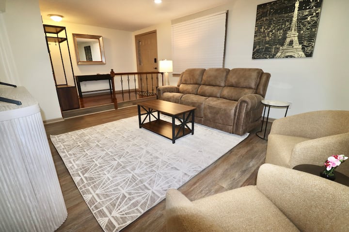 Fully Renovated, 3 Br Centrally Located Townhome - Travelers Rest, SC