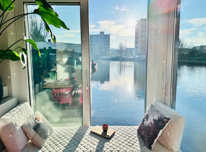 Central And Luxurious Floating Home With Garden - Groninga, Países Bajos