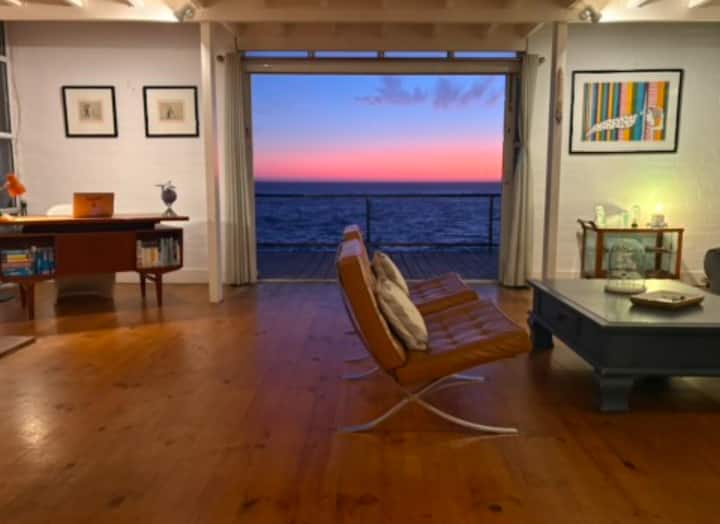 Seaside House On The Rocks - Kleinmond