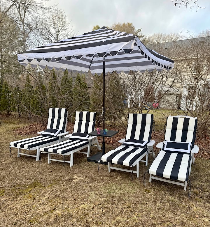 True Cape Cottage!  
10 Minutes Away From Beach. - Falmouth, MA