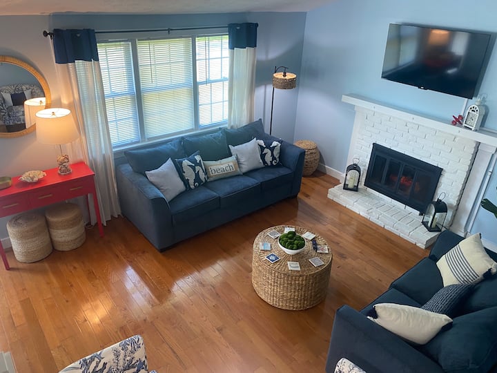 Newly Renovated! 10 Minutes Away From Beach. - Falmouth, MA