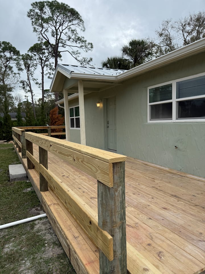 2-1 Newly Renovated W/ Pool - Melbourne, FL