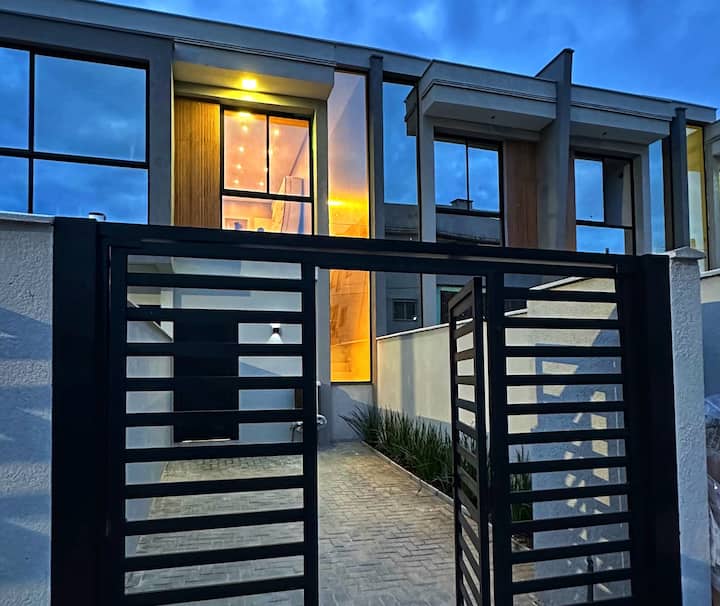 Casa Alto Padrão Com Piscina - Florianópolis