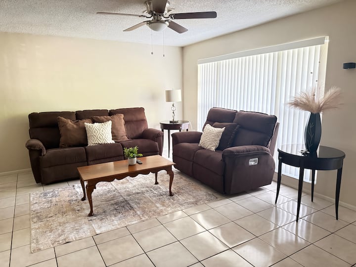 Sweet, Petite 1 Bedroom Treat - Sunrise, FL