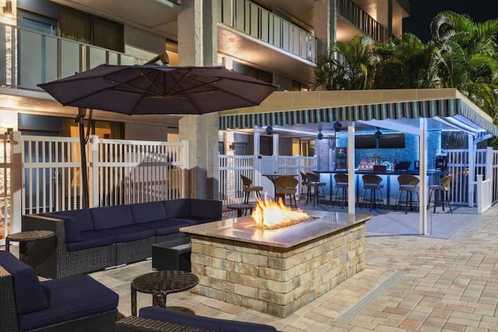 4 Bright Rooms W/ Complimentary Beach Shuttle - Siesta Key, FL