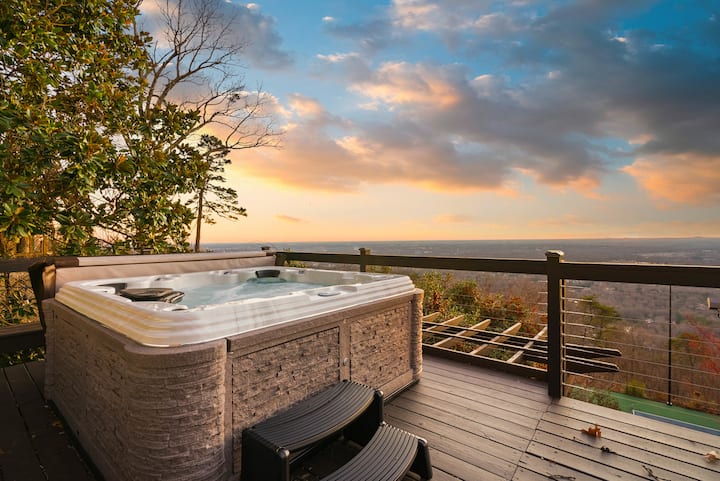 Private Greenville Resort With Hot Tub, Pool, View - Greenville, SC