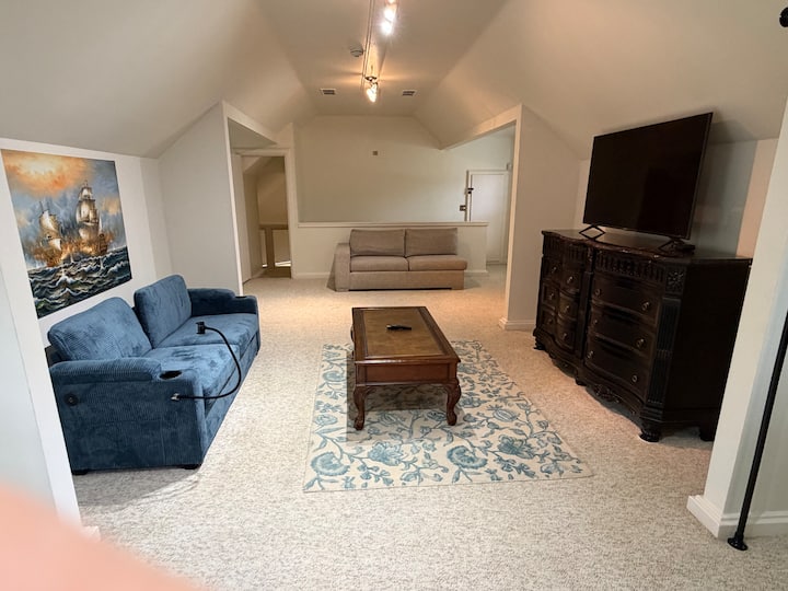 Luxury Loft Style House W Pool | The Woodlands - The Woodlands, TX