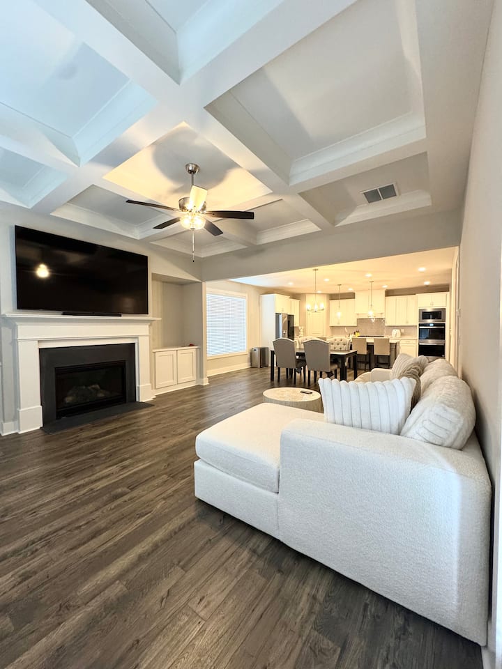 Modern & Spacious Home In Duluth - Duluth, GA