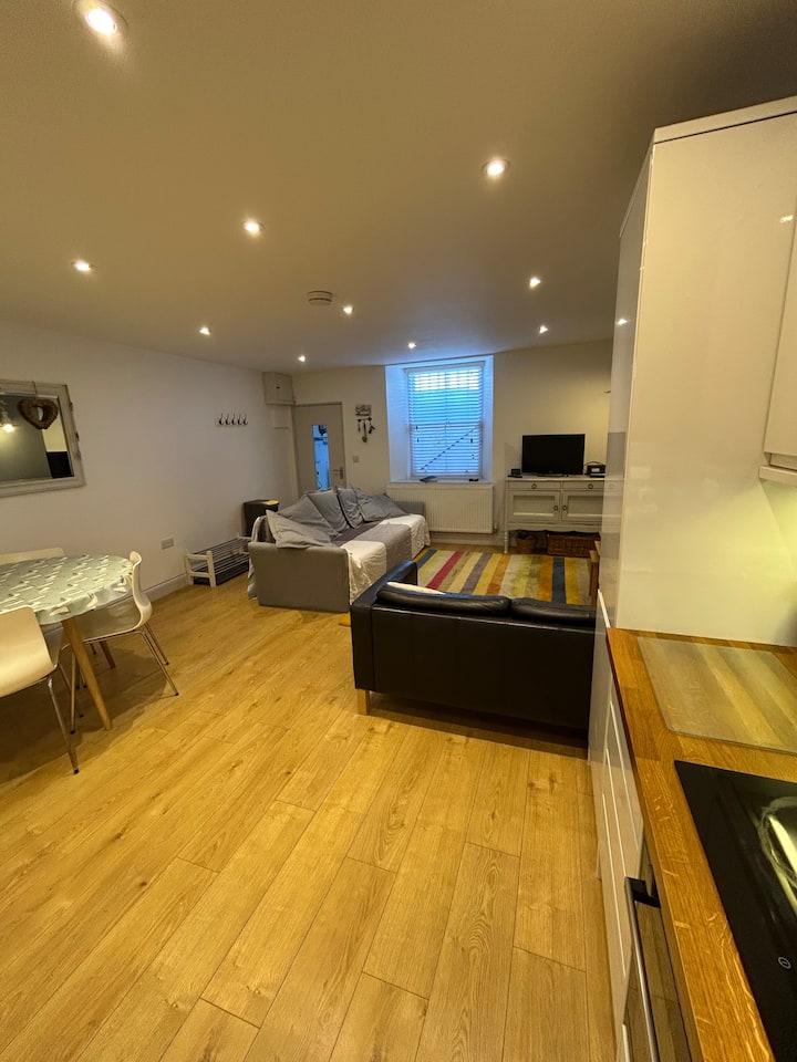 Tenby Harbour Side, Town And Beach Flat - Tenby