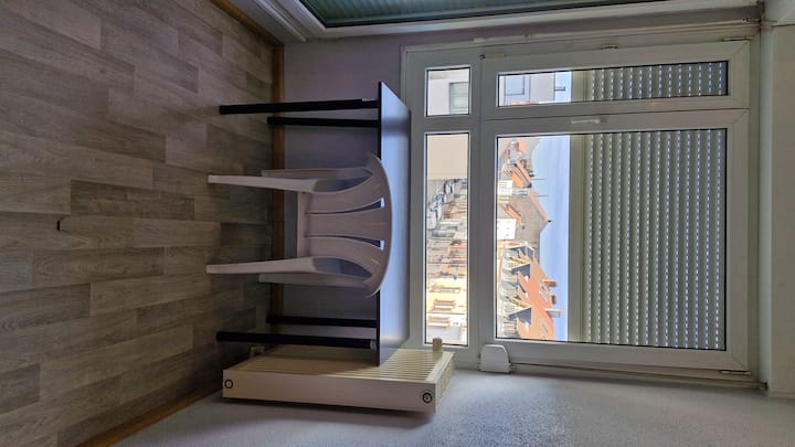 A Quiet Room For A Female - Mulhouse