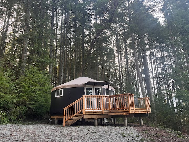 Oceanview Lodge - The Yurt - Galiano Island