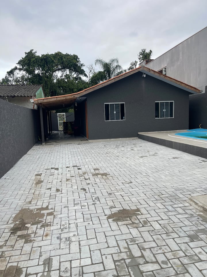Casa Com Piscina E Mesa De Sinuca Em Matinhos - Matinhos