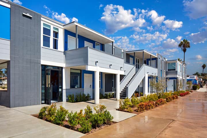 Romance By The Sea: Modern Room With Beach Access - San Diego, CA