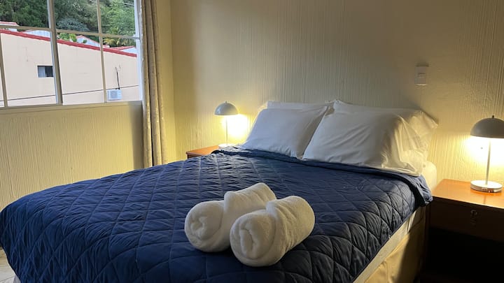Private Room Sansalvador: Ac+wifi+tv+en-suite Bath - San Salvador