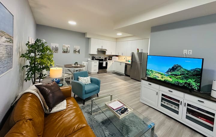 Private Hillside Retreat - Nanaimo