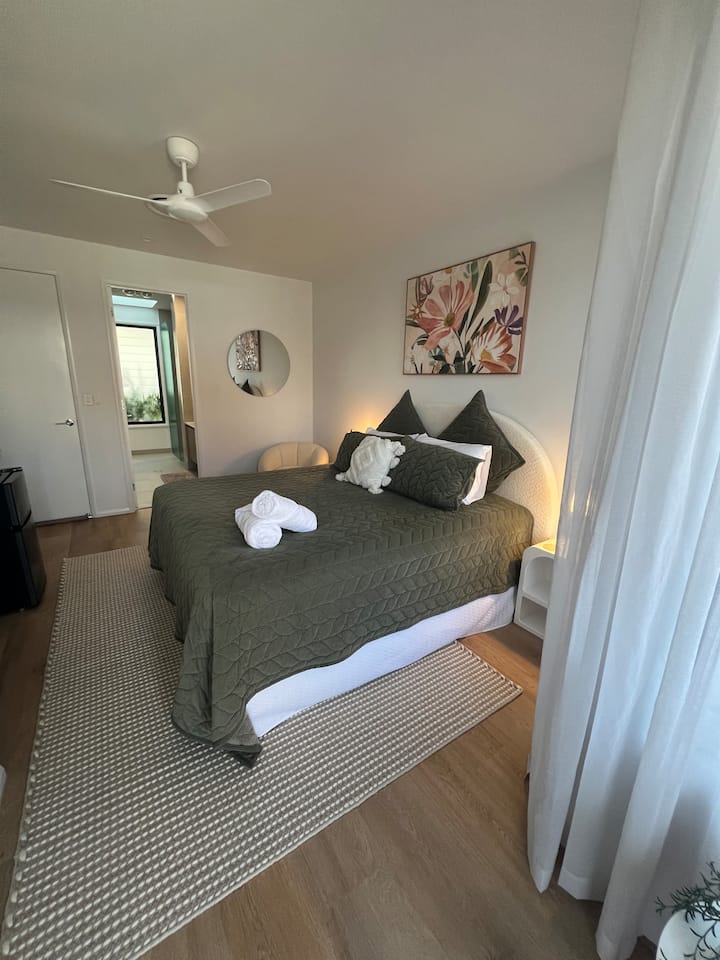 Private And Peaceful In Pelican - Sunshine Coast