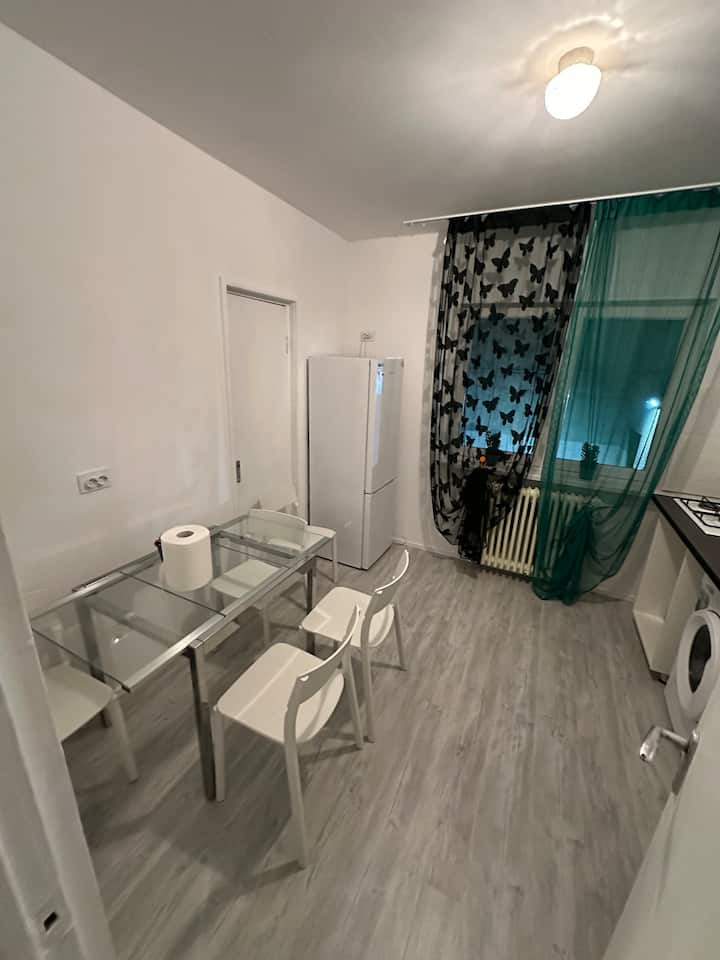 New 77 Green Apartament - Bucharest