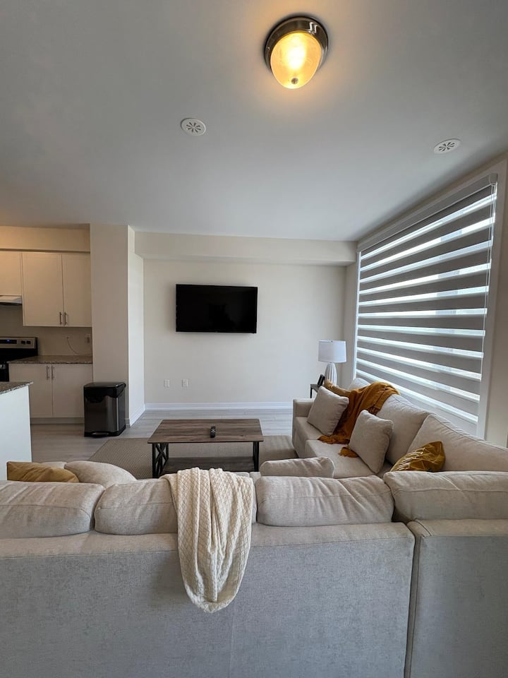 Vaughan's Cozy Escape, Sleeps 9! - Vaughan