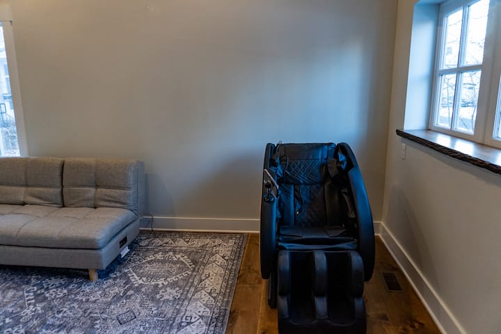 Modern Luxury Downtown Apt. - Glens Falls, NY
