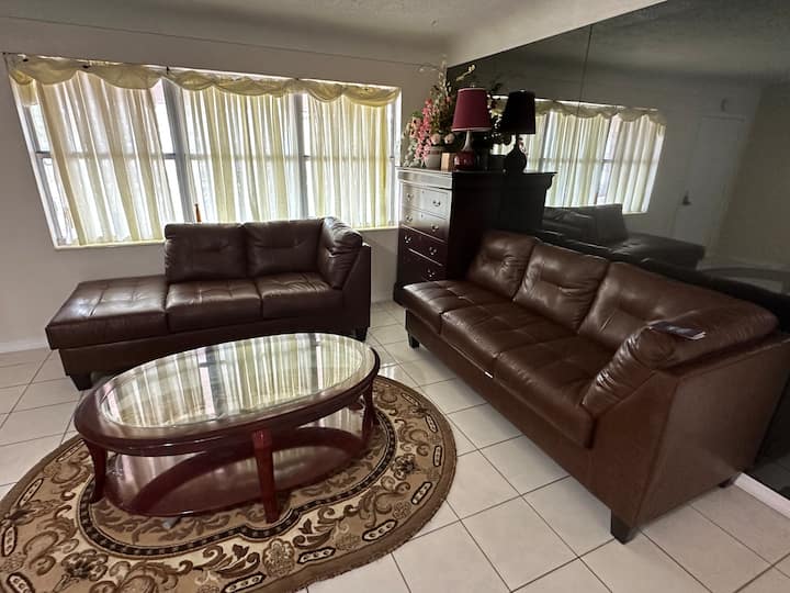 3br Retreat W/ Private Swim Spa & Close To Beach - St. Petersburg, FL