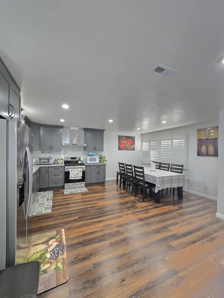 Littlesaigon 3bd2bt Sleep8 House#a With 3parkings - Huntington Beach, CA