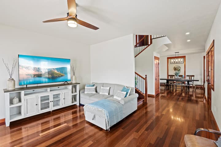 Hillside Retreat Stunning Views - Medford, OR