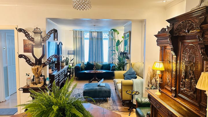 Blissful Balance Bungalow - Bristol