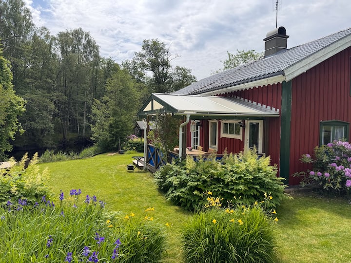 Röda Stugan Vid Vattnet - Tranemo