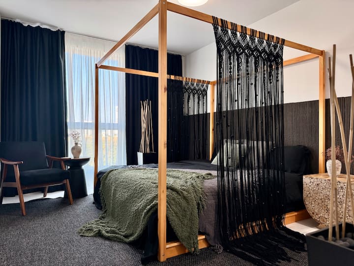 Tropical Nest Residence - Hollywood, FL