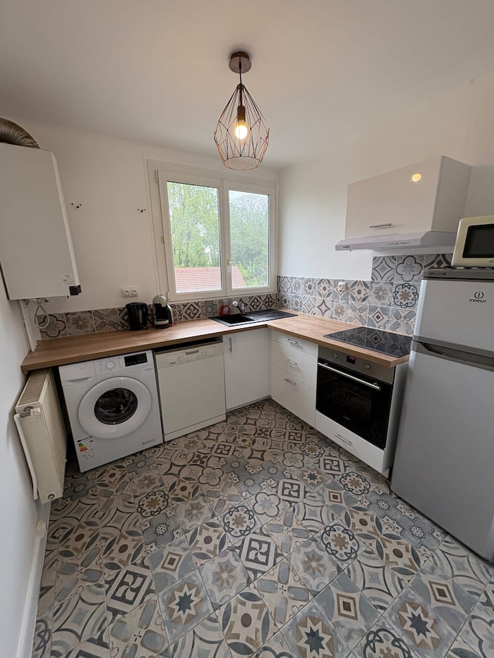 Apt 56m2, 2chambres+salon, Parking, 5 Mns C-ville - Besançon