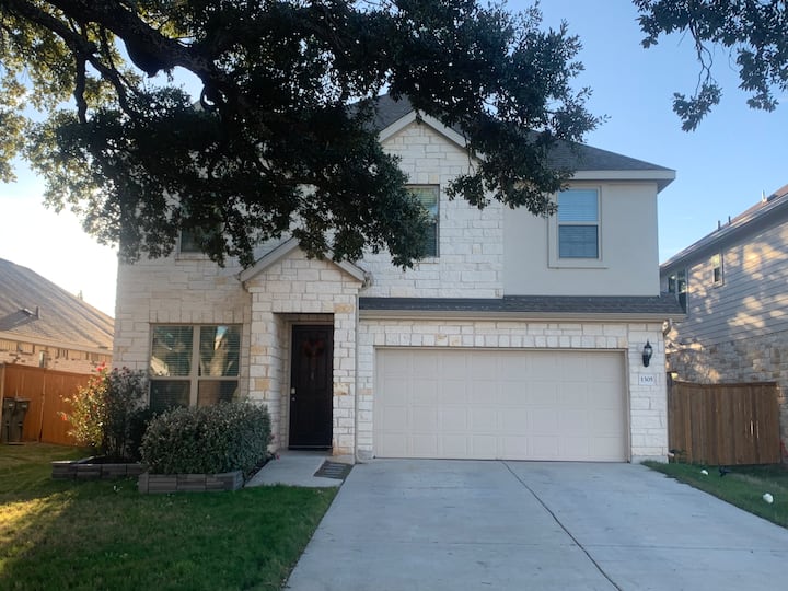 Rent Entire Second Floor In Peaceful 2 Story Home. - Georgetown, TX