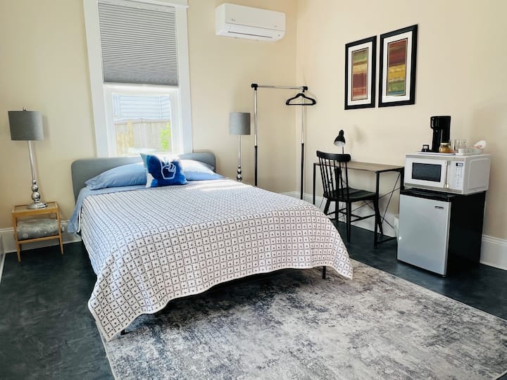 Riverland-ensuite Hotel Style-pvt Entry -Greenway - Roanoke, VA