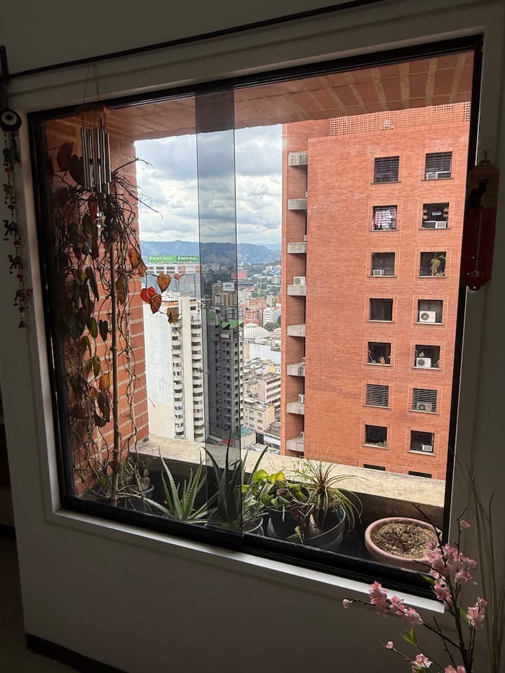 Comfortable And Centrally Located. - Caracas