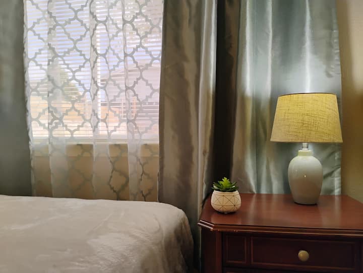 Mint Home From 17 + Guests King+queen+ Full+twinbe - El Paso, TX