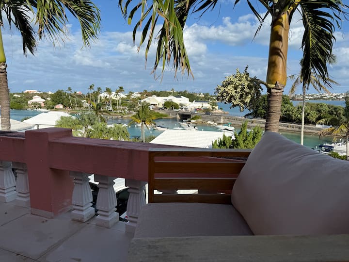 (Newly Renovated) Idyllic Flatts Village Retreat - Bermuda