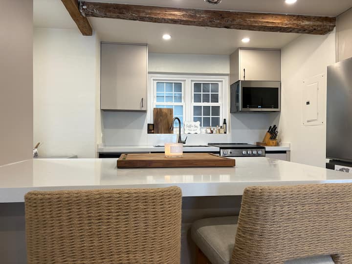 (Newly Renovated) Idyllic Flatts Village Retreat - Bermuda