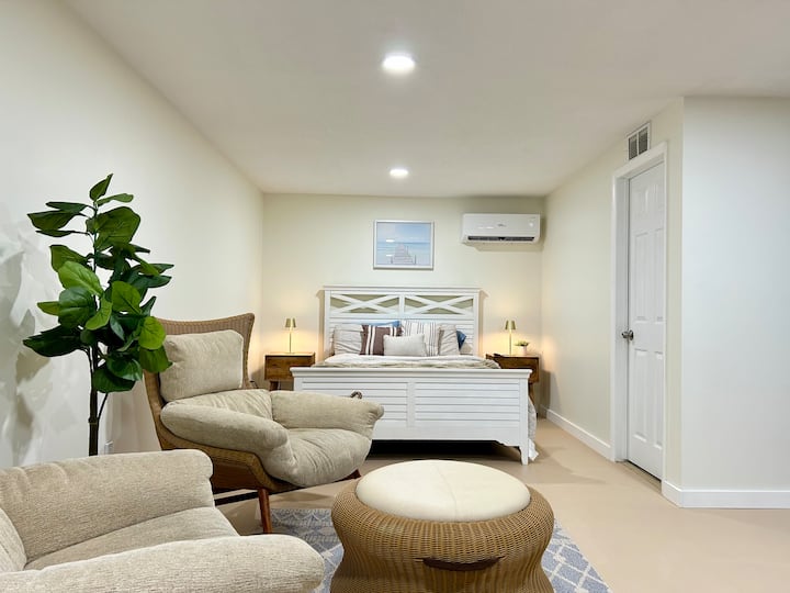 Hideaway By The Lake - Zoo Miami, Miami