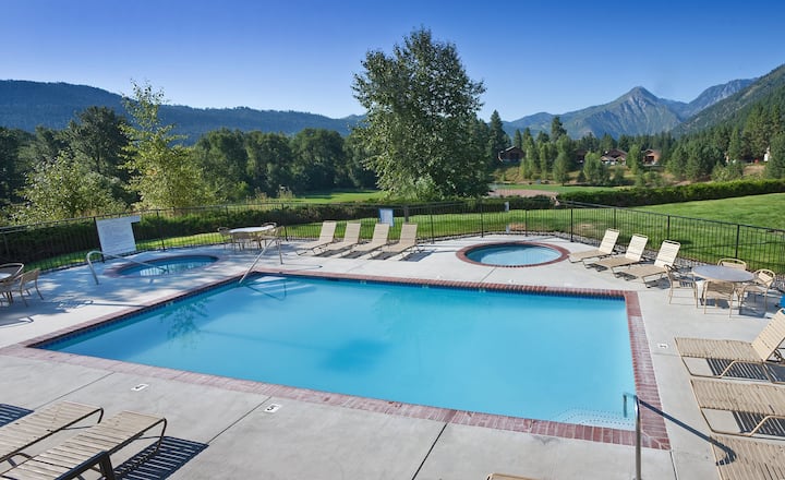 Independence Day: 2br Condo W/ Pool & Hot Tub - Leavenworth, WA